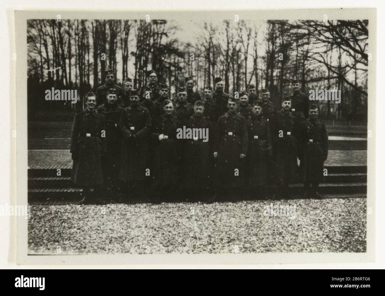 Groep militairen NSB (serietitel) Group of soldiers in dark uiformen ...