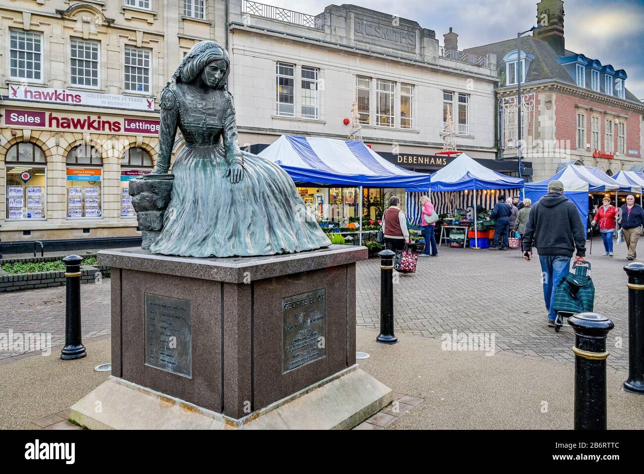 George Eliot statue, Market Day, Nuneaton, Warwickshire, England, UK ...