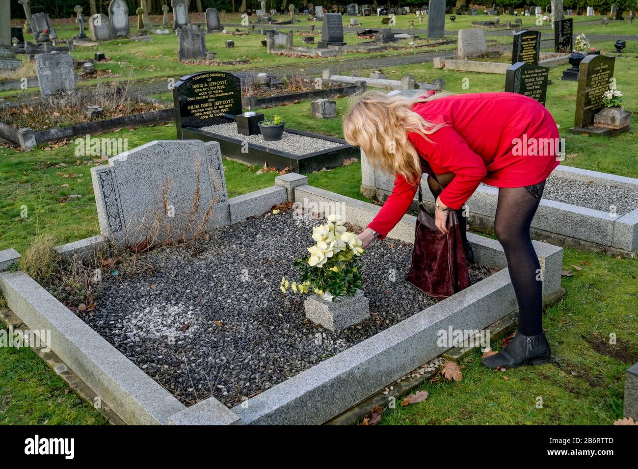 Woman gravesite hi-res stock photography and images - Alamy