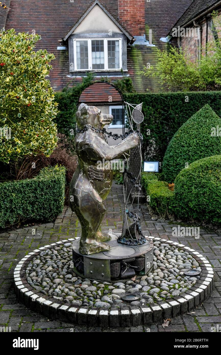 Chained bear sculpture, Lord Leycester Hospital, Warwick, Warwickshire ...