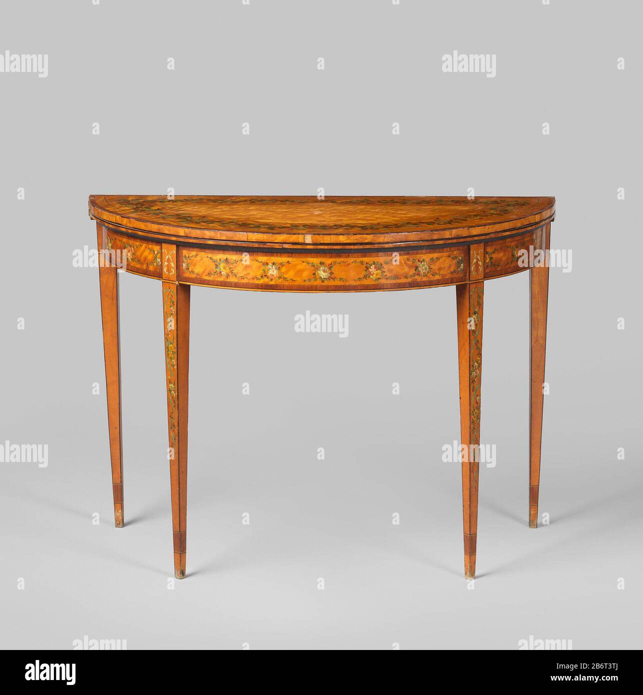 Halfronde kaarttafel Twee halfronde kaarttafels met uitklapbare bladen ...