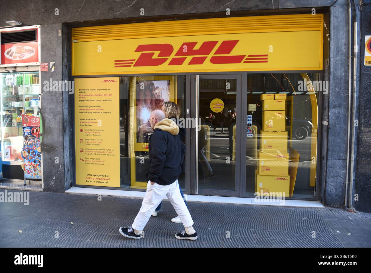 Dhl shop hi-res stock photography and images - Alamy