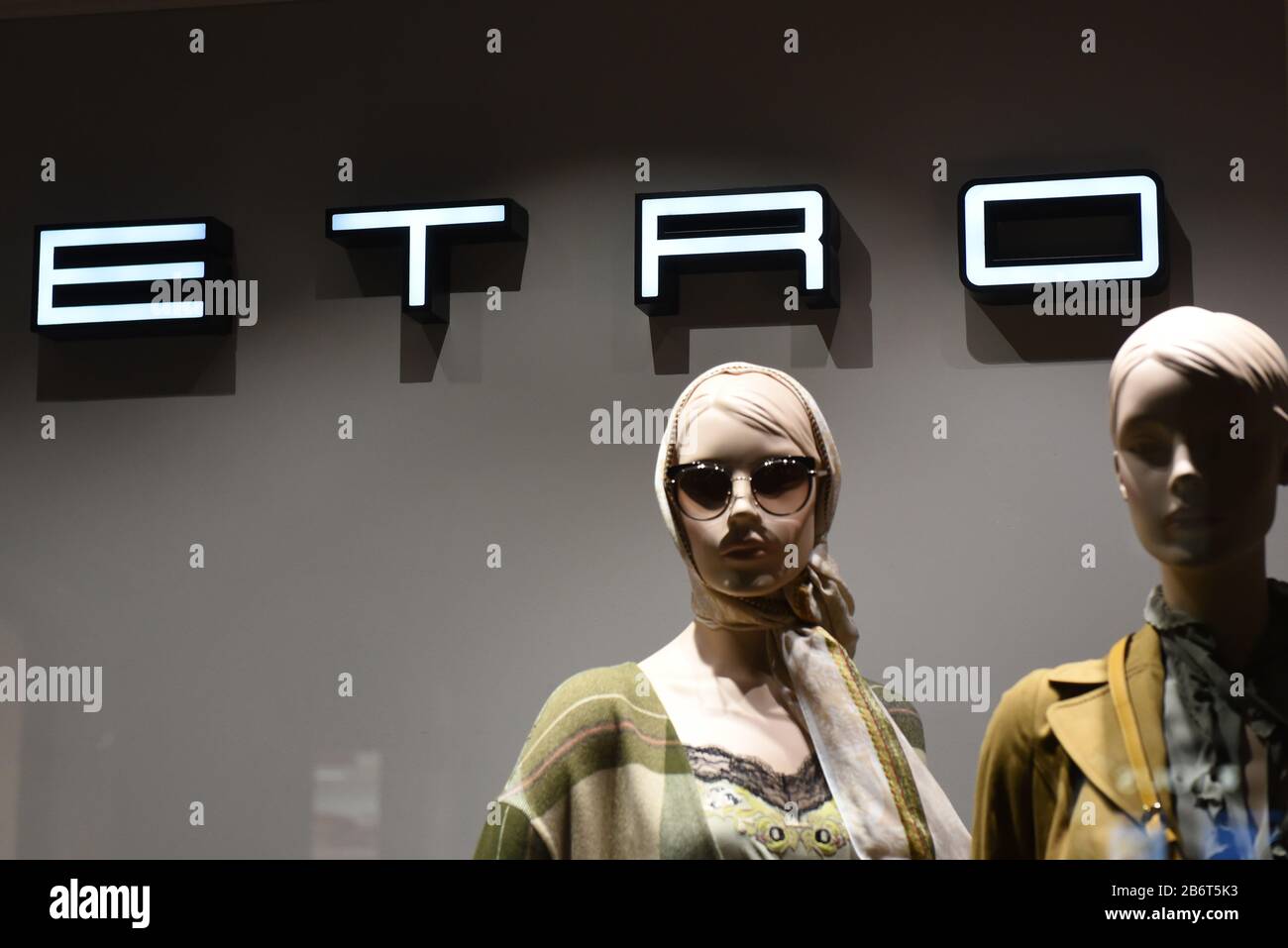Etro store hi-res stock photography and images - Alamy