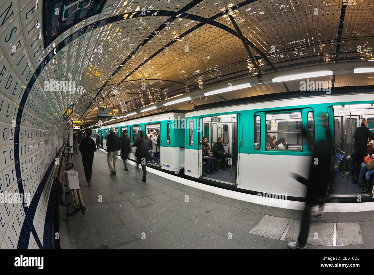 Passengers exiting the train and platform at Concorde Metro station ...