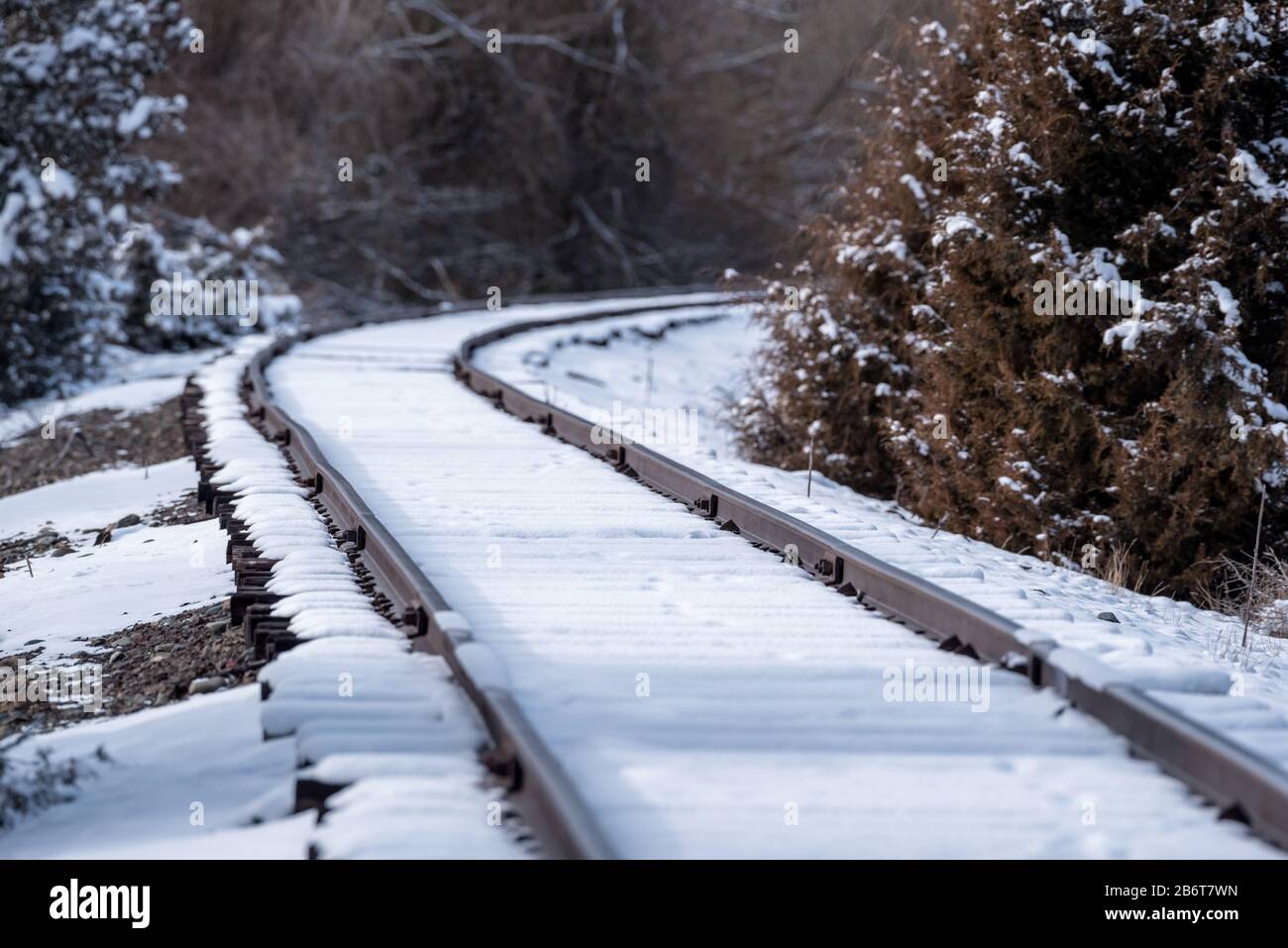 Railroad tracks in snow hi-res stock photography and images - Alamy