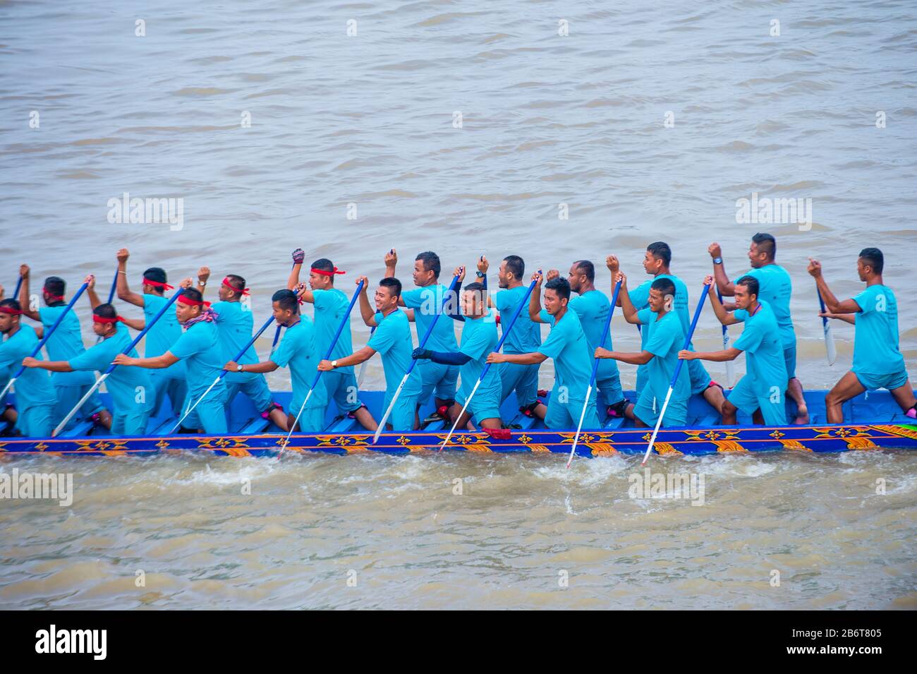 Boat race in Tonle Sap river in Phnom Penh Cambodia Stock Photo - Alamy