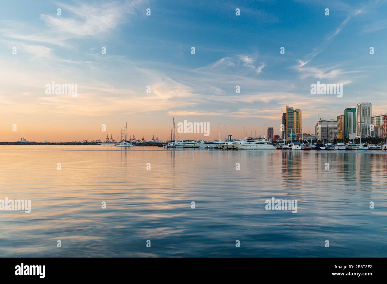 Manila bay dock hi-res stock photography and images - Alamy