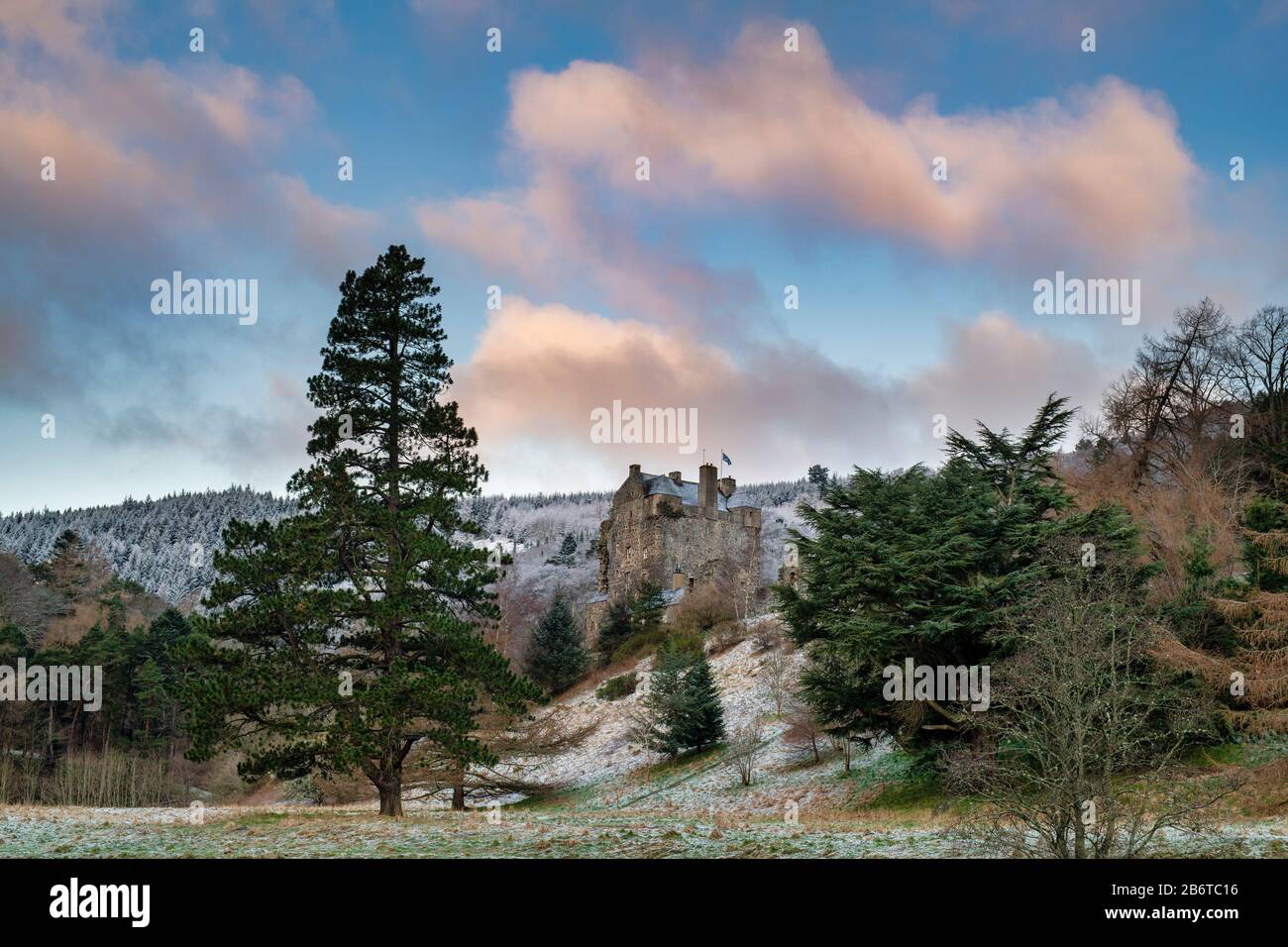 Neidpath Castle in the winter at sunrise. Peebles, Scottish Borders ...