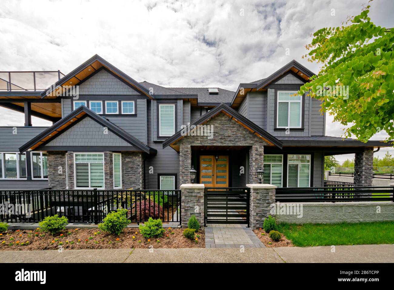 Entrance of luxury residential house with stone texture walls Stock ...