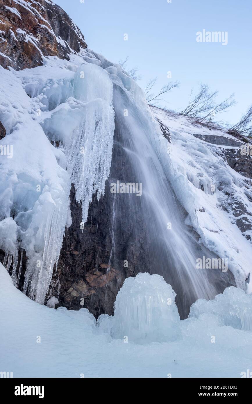 Winter waterfall hi-res stock photography and images - Alamy