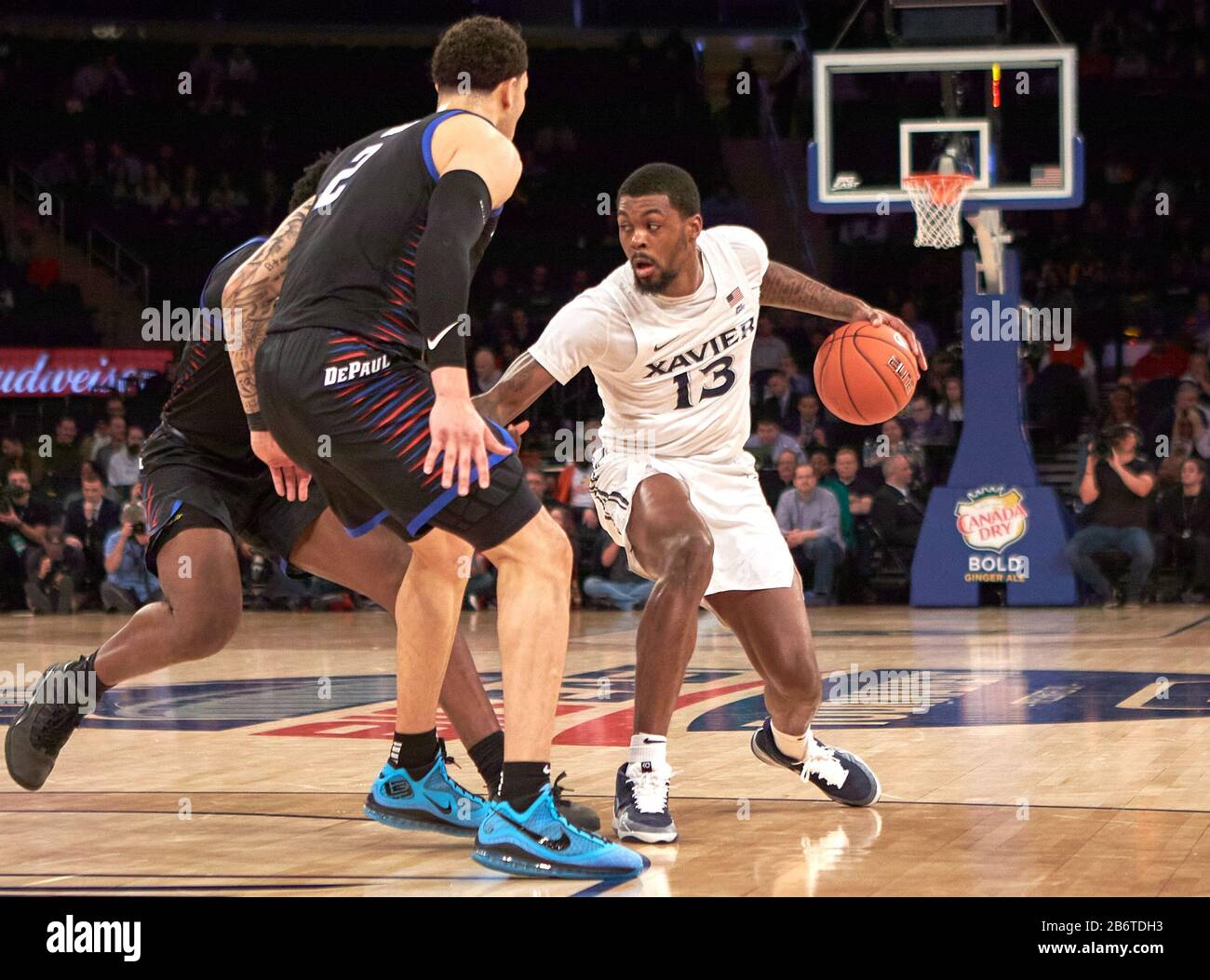 13 first ave hi-res stock photography and images - Alamy