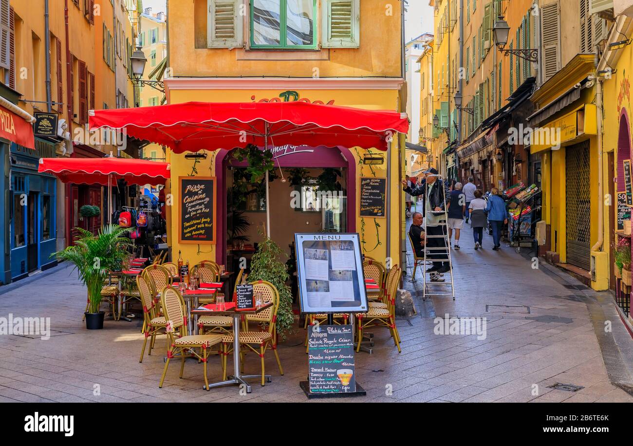 Antique shops in france hi-res stock photography and images - Alamy