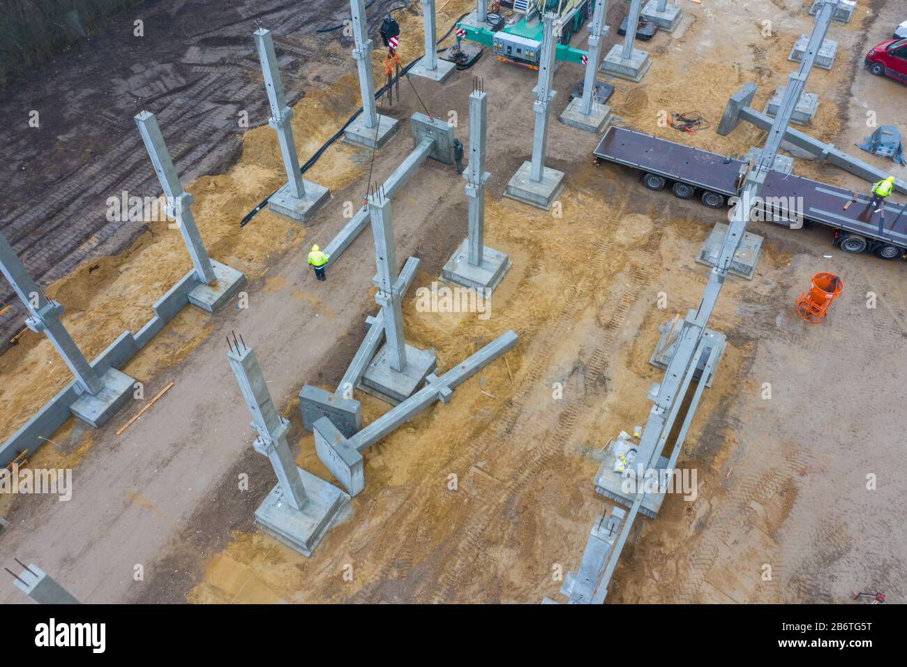 Large pillars support house hi-res stock photography and images - Alamy