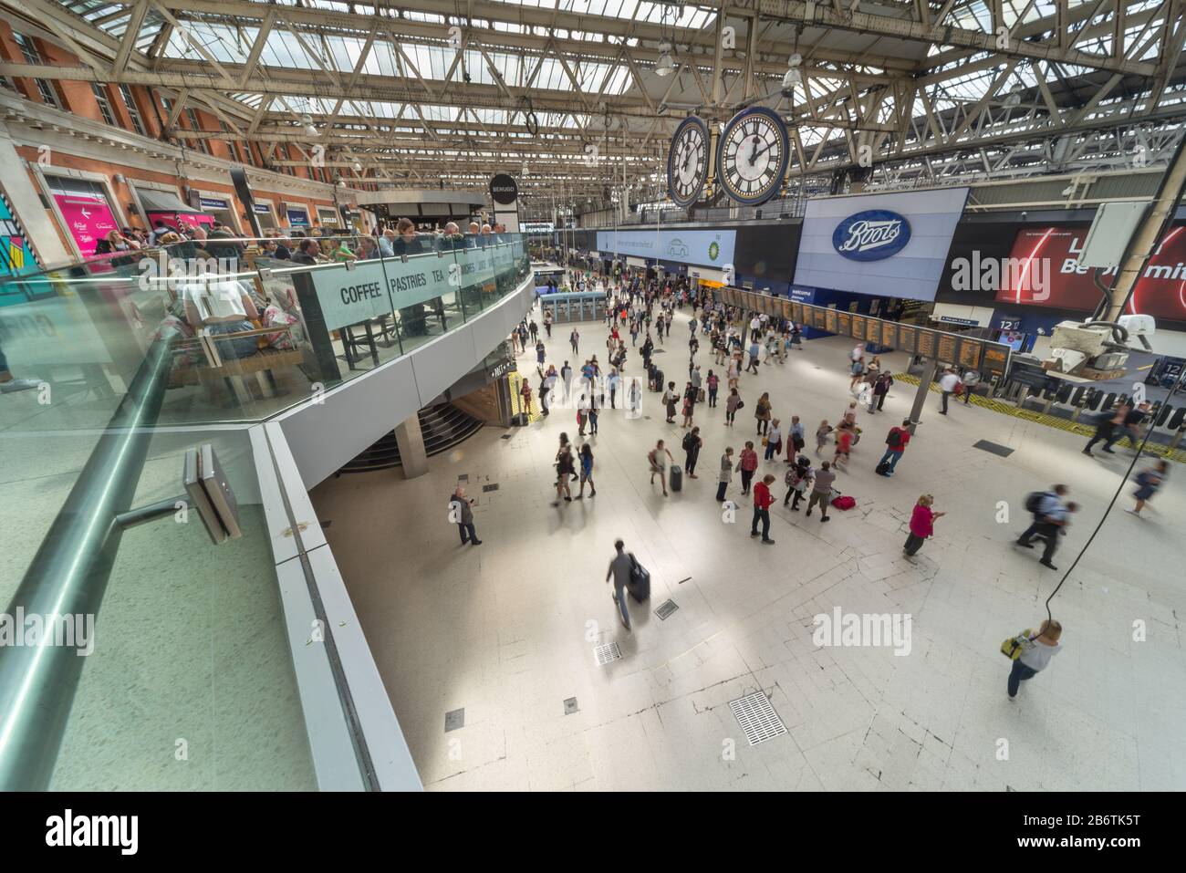 Waterloo station concourse hi-res stock photography and images - Alamy