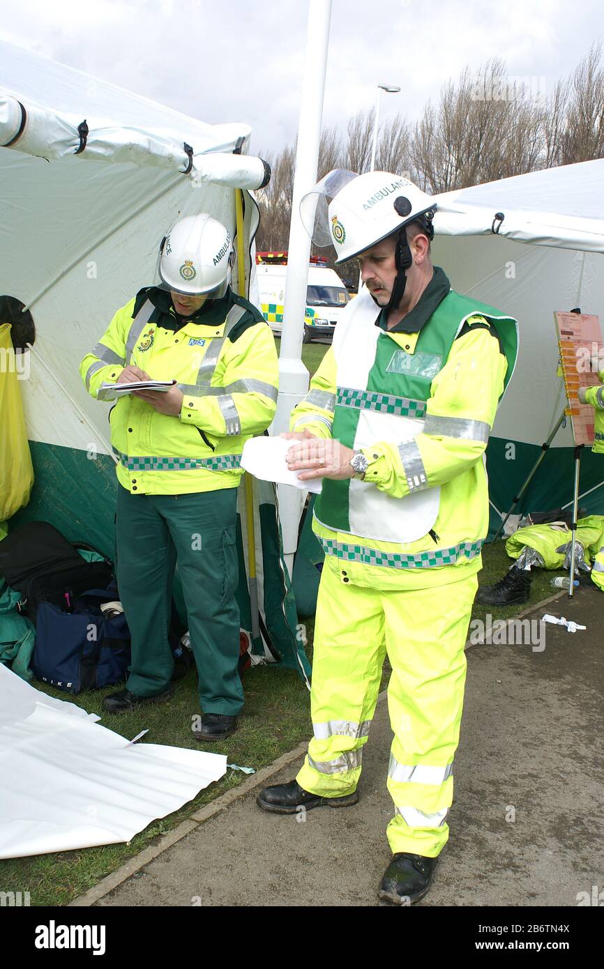 Uk ambulance crew hi-res stock photography and images - Alamy