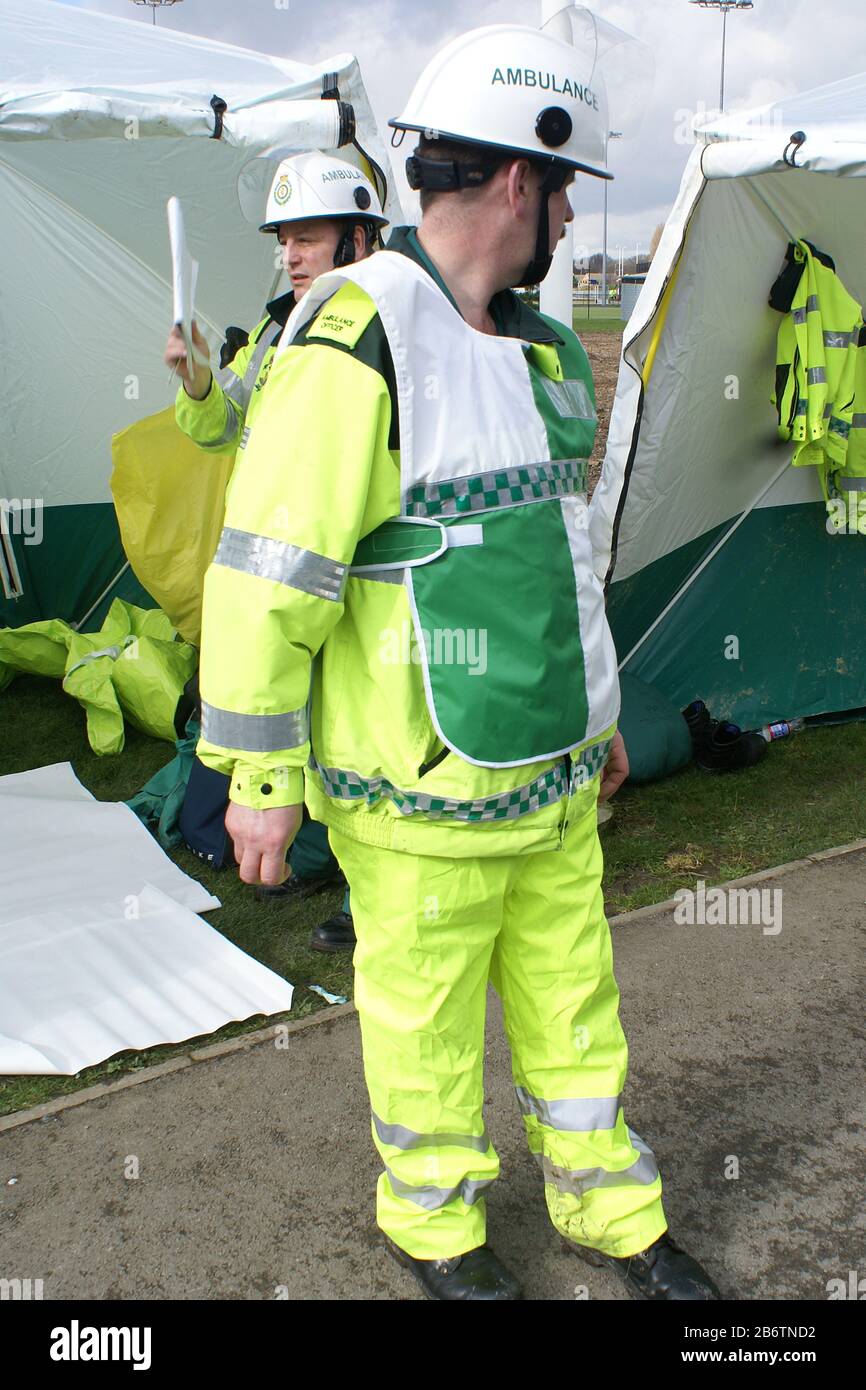 Uk ambulance crew hi-res stock photography and images - Alamy