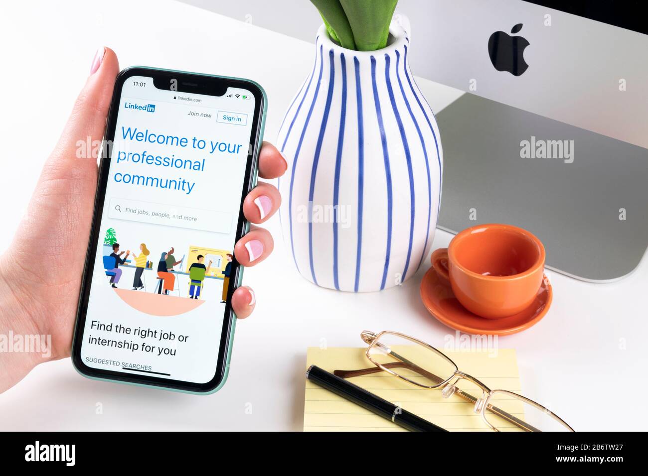 Linked in app icon hi-res stock photography and images - Alamy