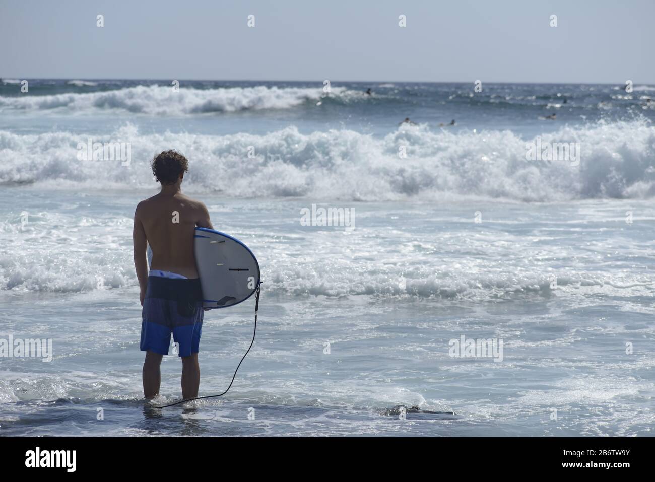 Huge wave surfer hawaii hi-res stock photography and images - Alamy
