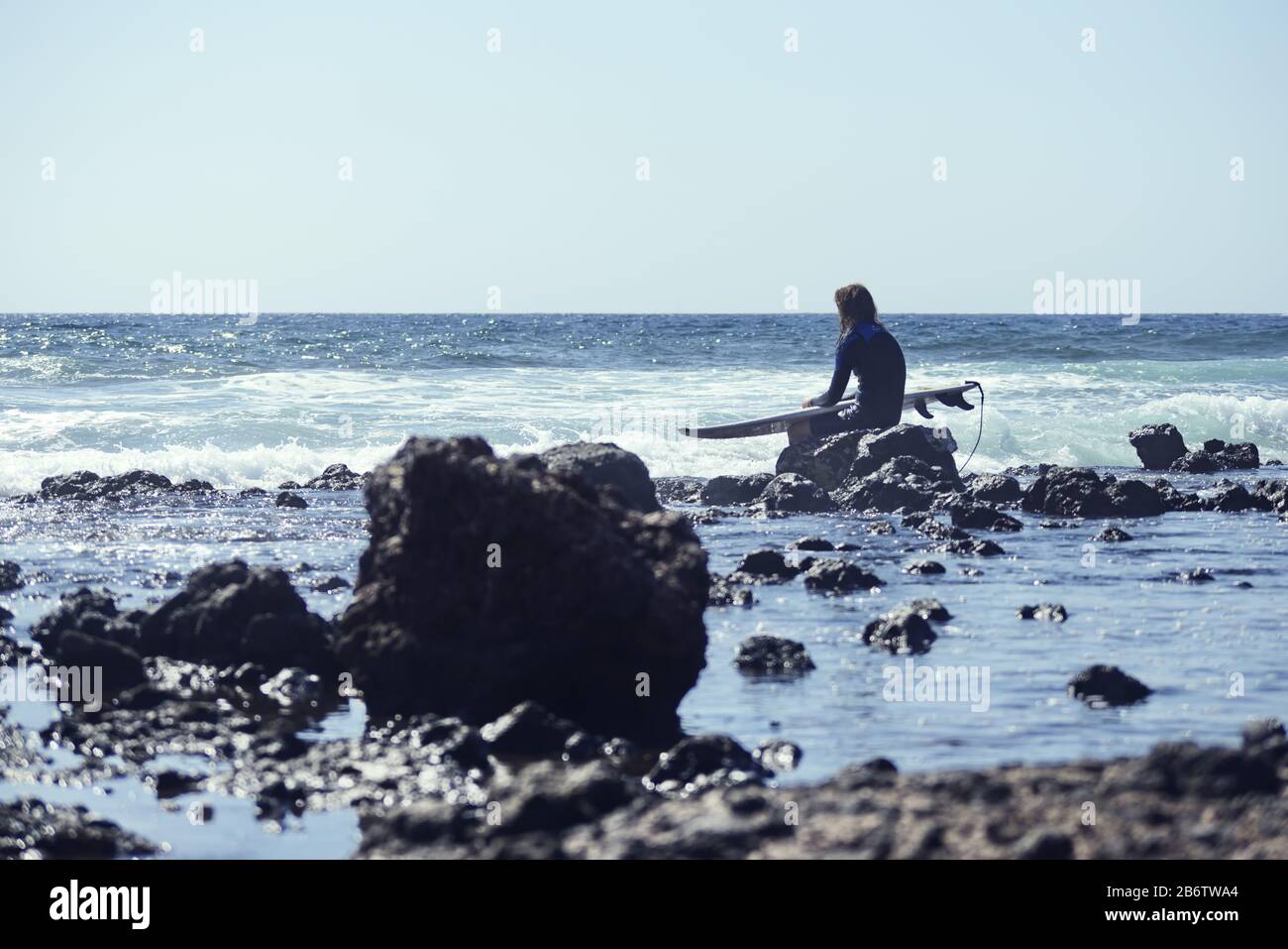 Huge wave surfer hawaii hi-res stock photography and images - Alamy