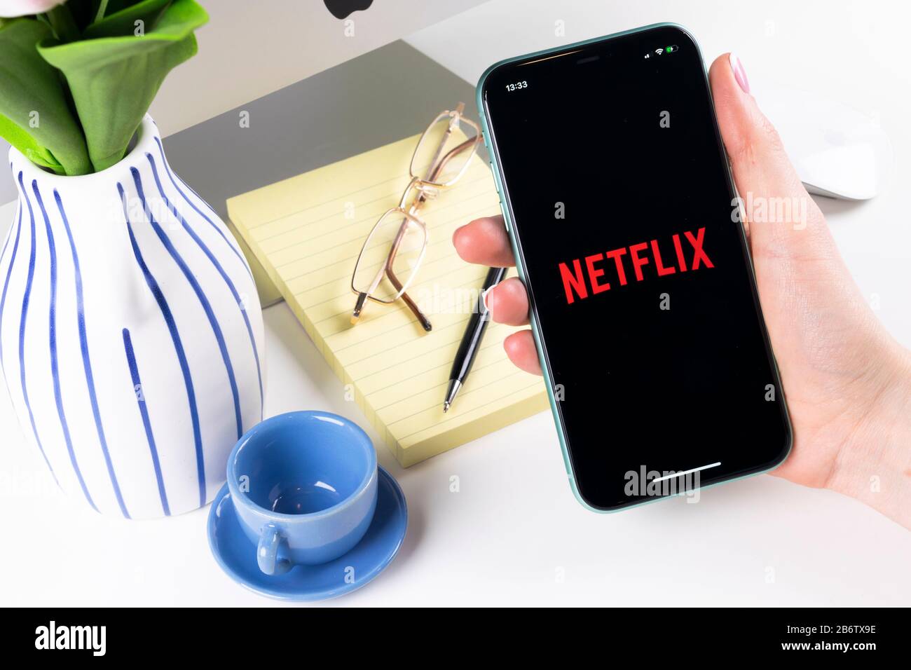 Netflix app icon hi-res stock photography and images - Alamy
