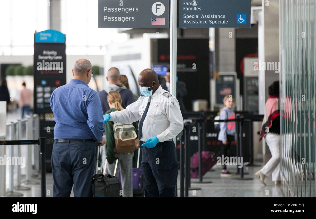 Canadian airport security hi-res stock photography and images - Alamy