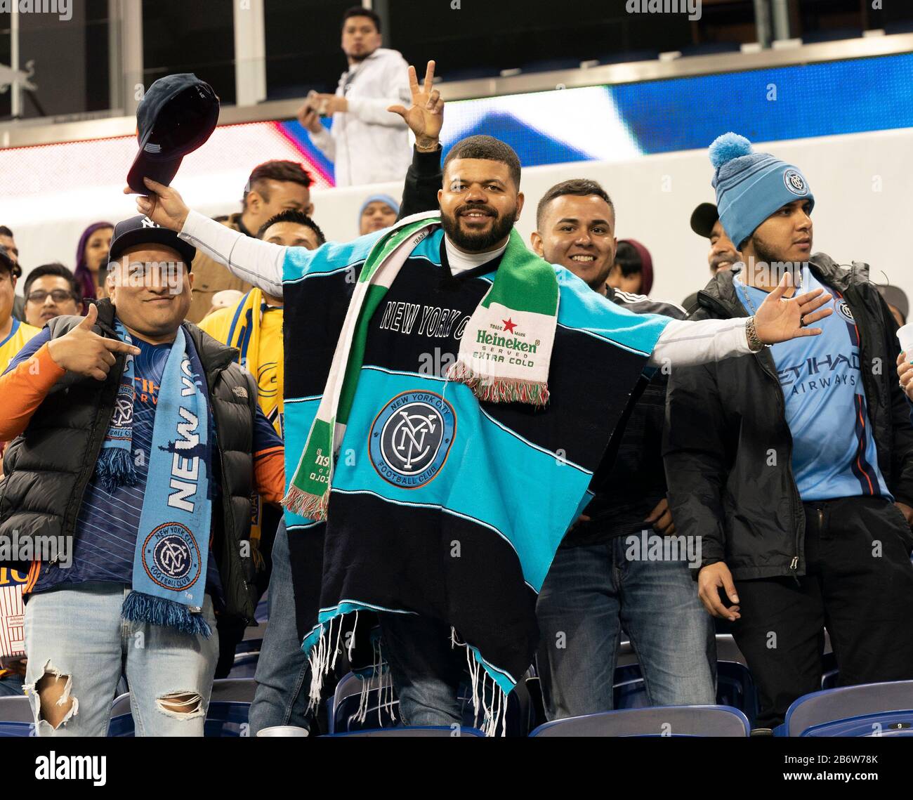 Tigres uanl fans hi-res stock photography and images - Alamy