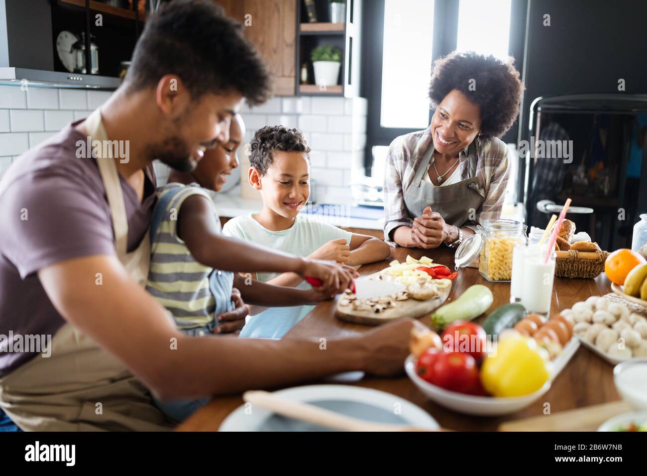 Dad cooking dinner hi-res stock photography and images - Alamy