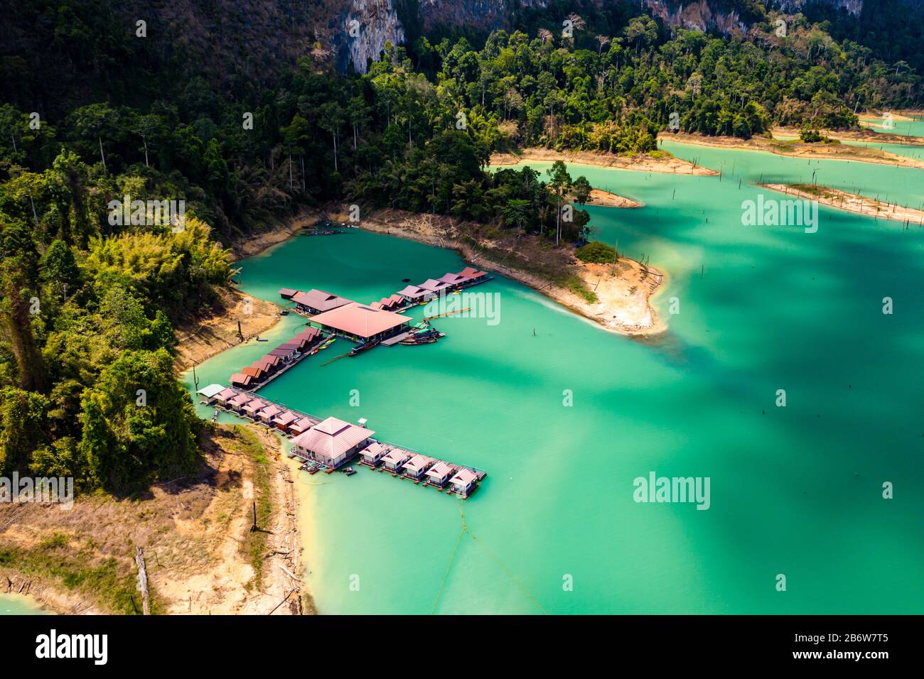 Khao sok lake floating raft house hi-res stock photography and images ...