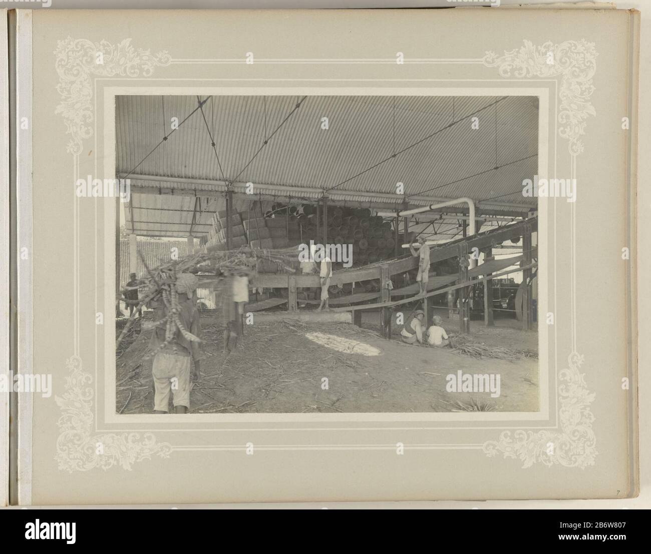 In de suikerfabriek Interior of the sugar factory where sugar cane is ...