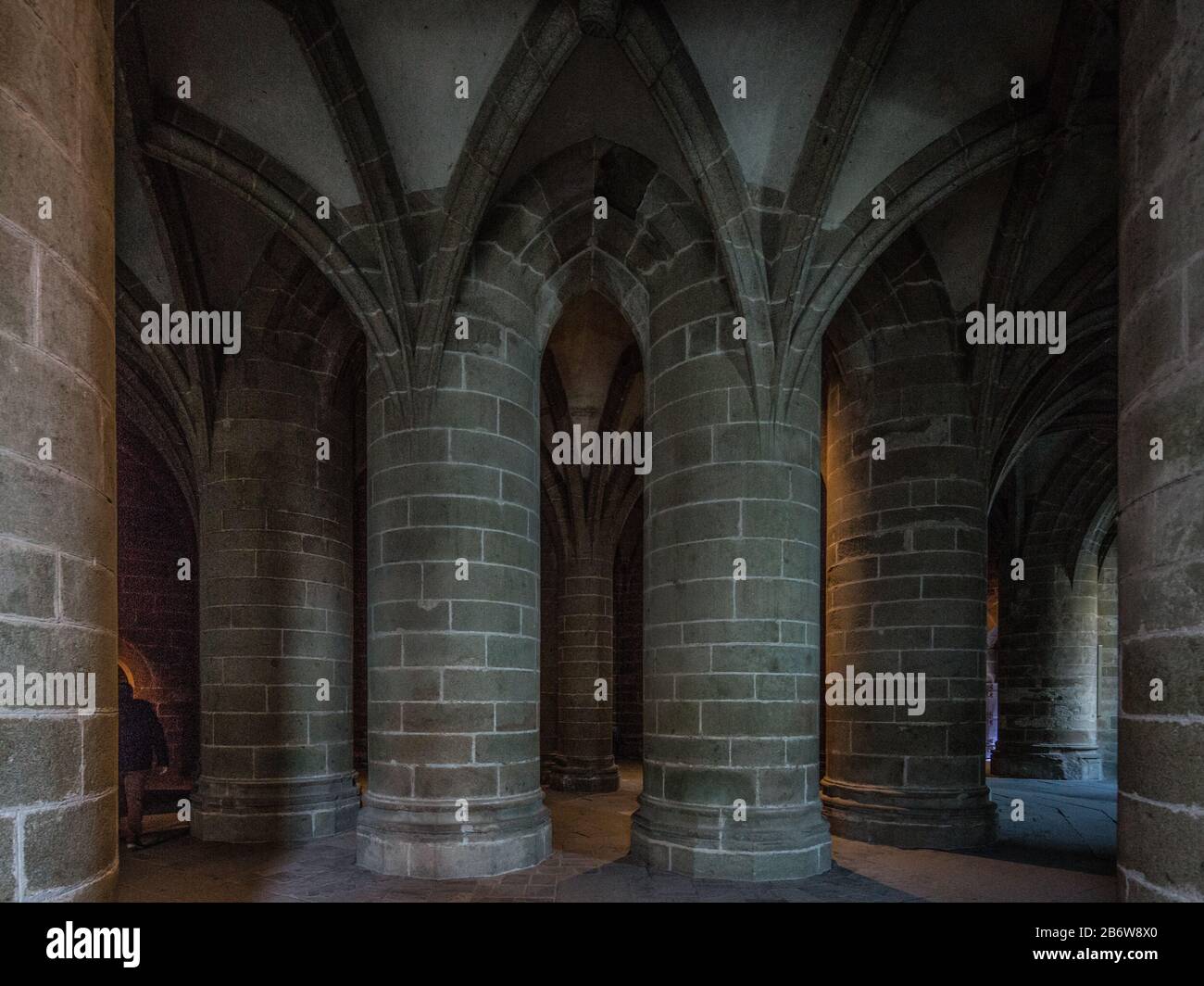 Mont-Saint-Michel, Klosterberg, Krypta der wuchtigen Säulen erbaut ...