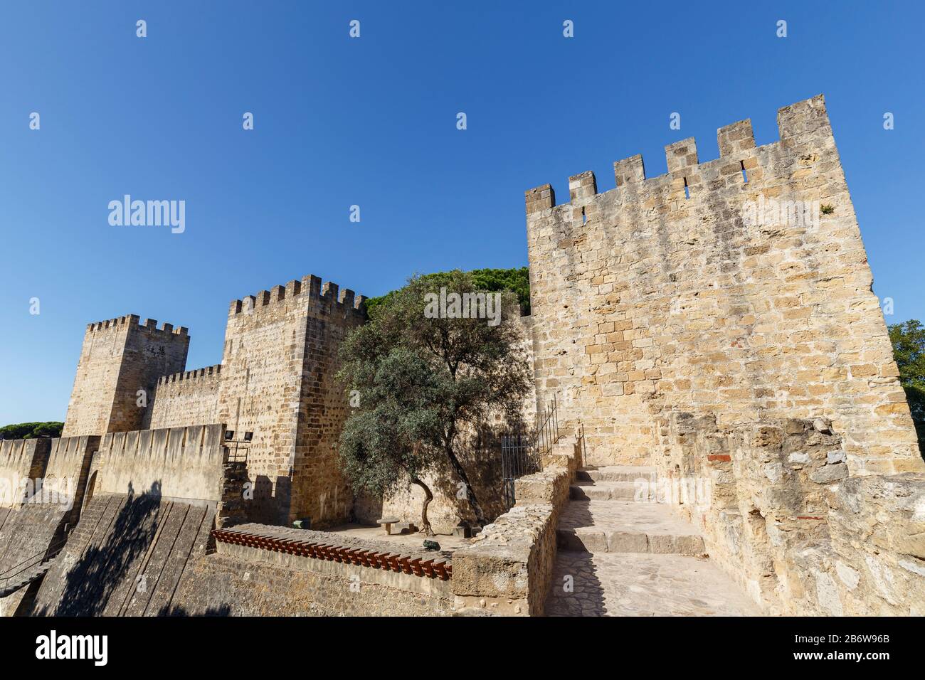 Historical Sao Jorge Castle (Saint George Castle, Castelo de Sao Jorge ...