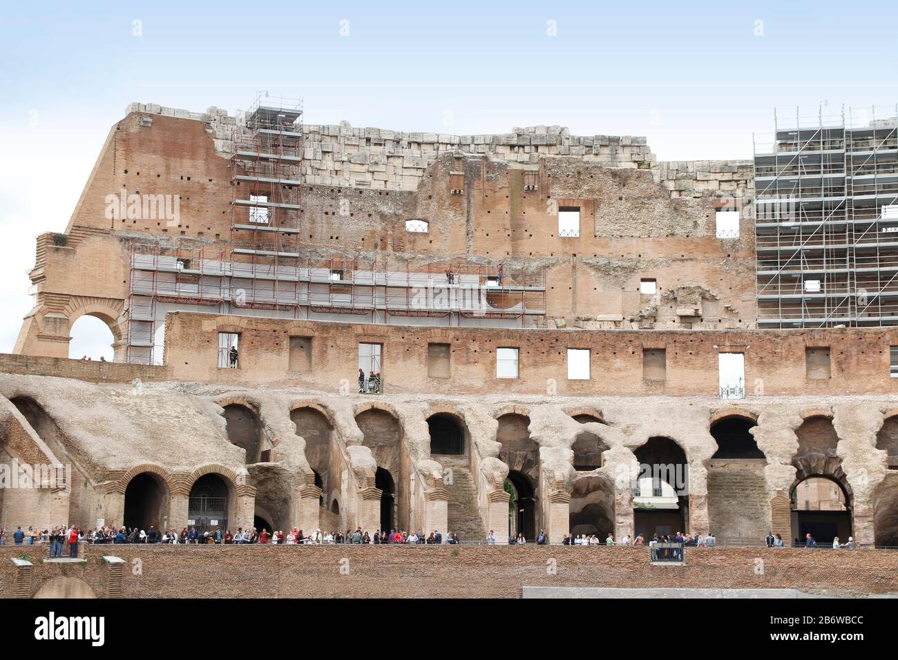International tourists colosseum in rome hi-res stock photography and ...