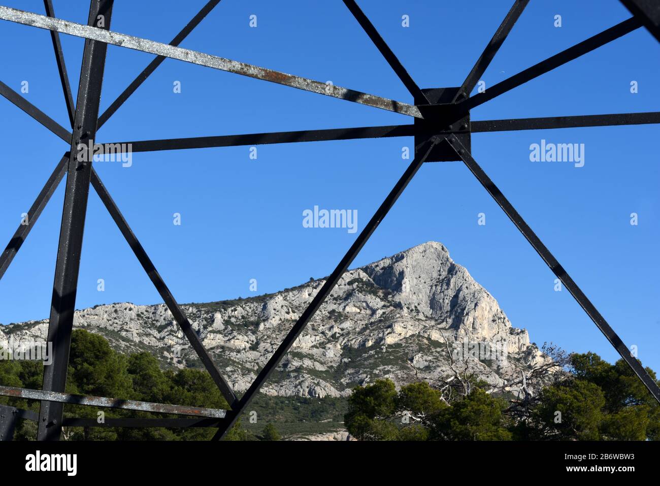 Steel lattice tower hi-res stock photography and images - Alamy