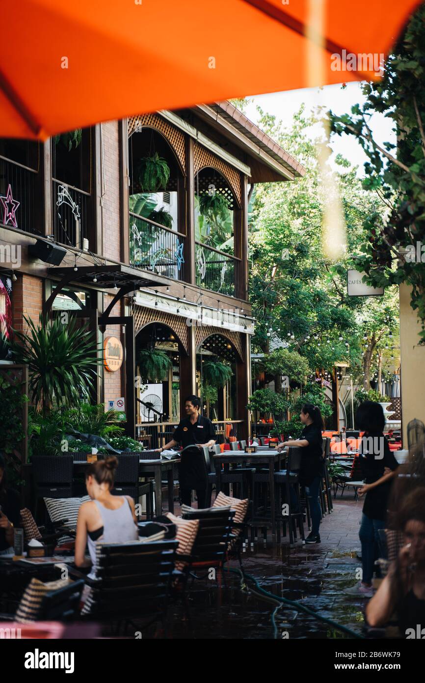 Bangkok restaurant decoration hi-res stock photography and images - Alamy
