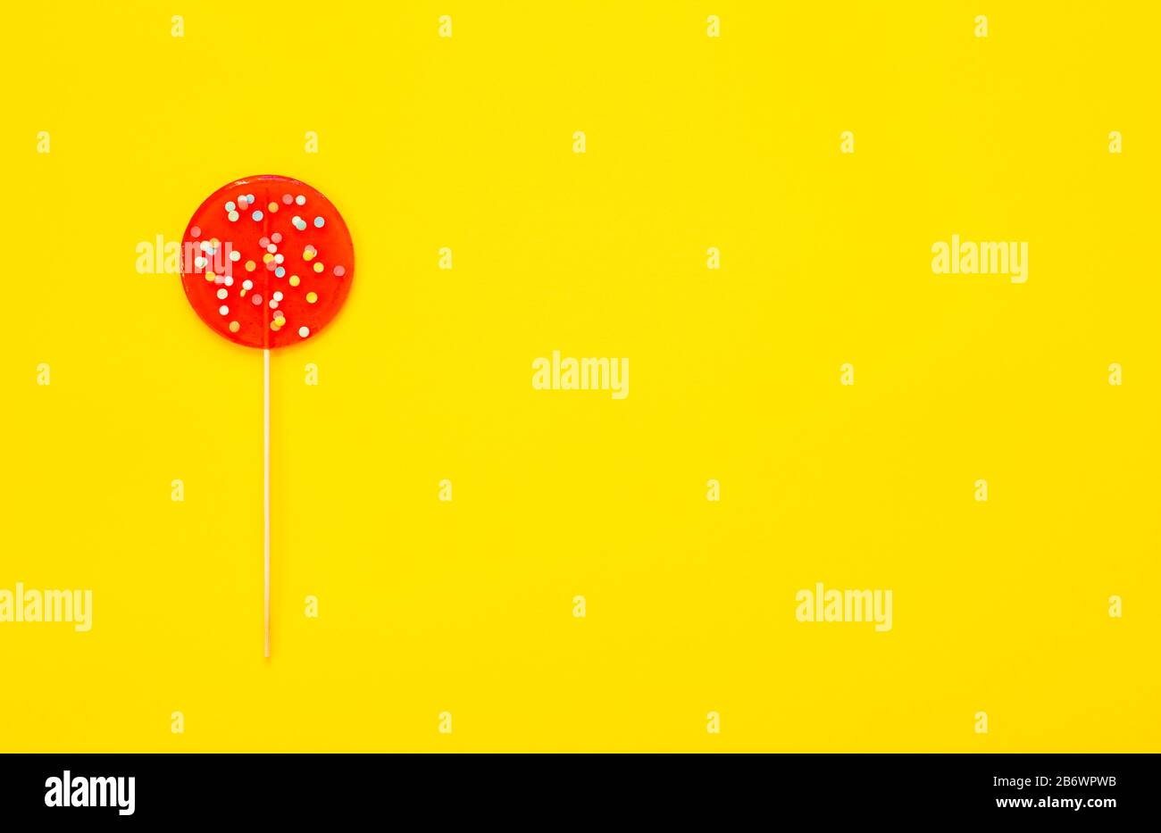 Red lollipop hi-res stock photography and images - Alamy