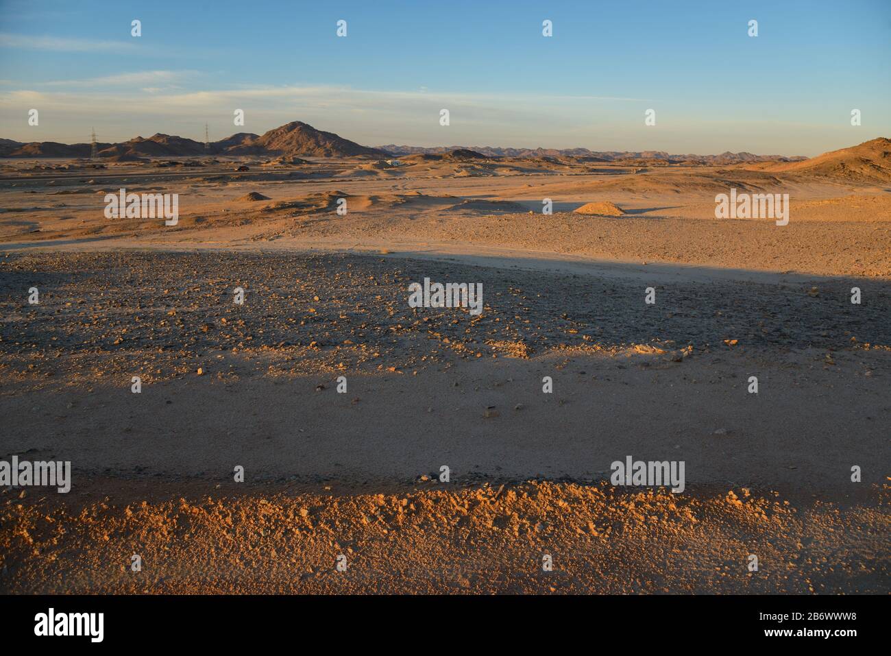 Sunlit desert ground hi-res stock photography and images - Alamy