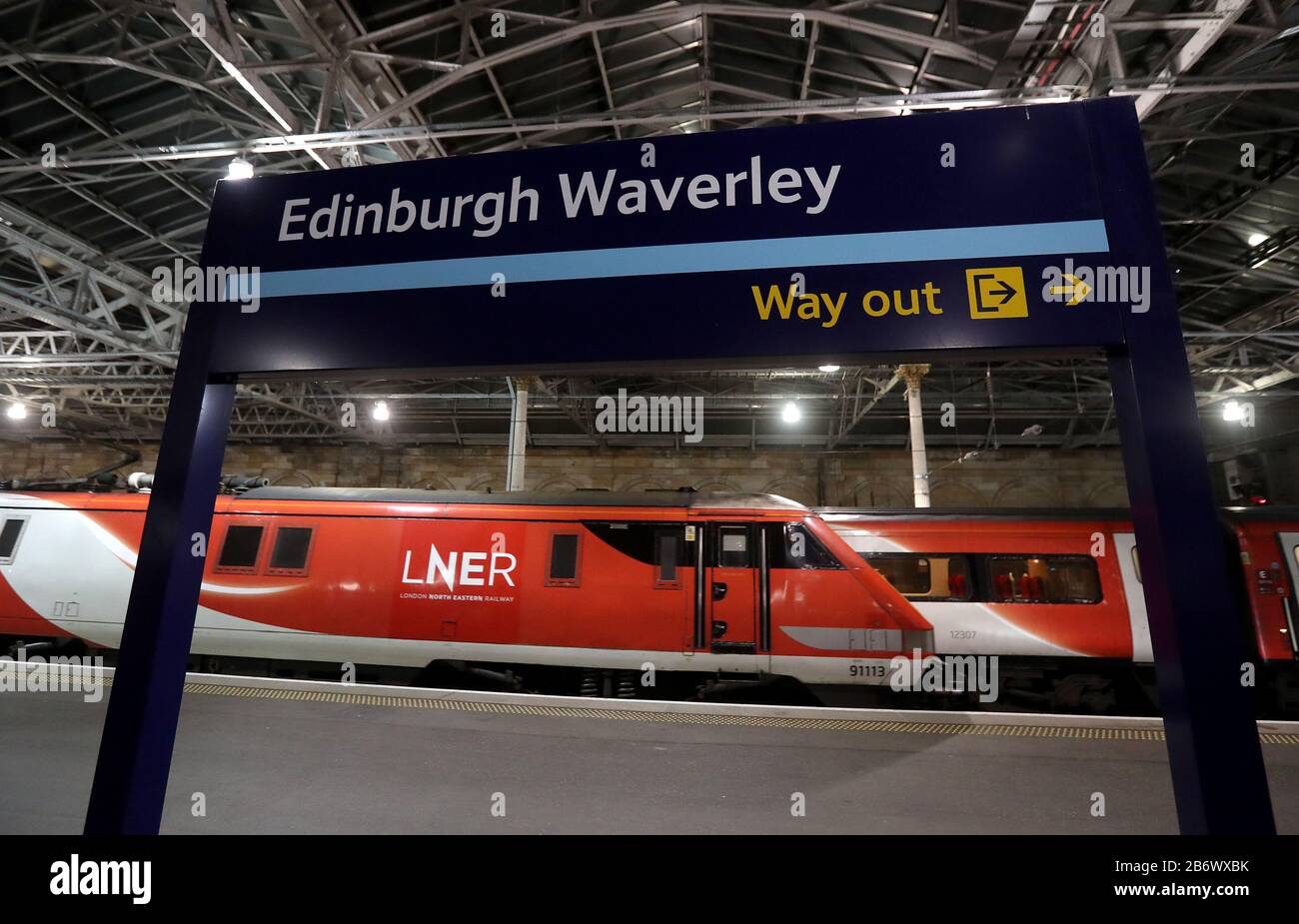 Edinburgh sign train hi-res stock photography and images - Alamy
