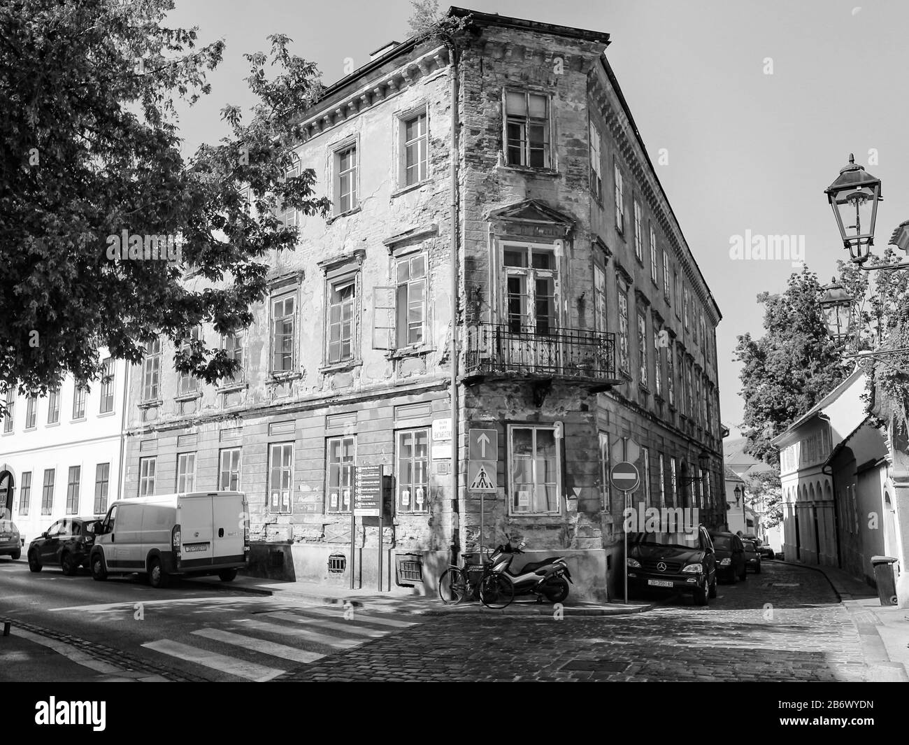 Family before the house Black and White Stock Photos & Images - Alamy