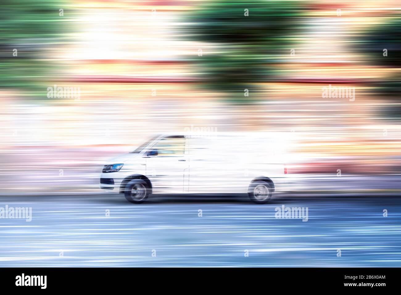 Speeding auto hi-res stock photography and images - Alamy