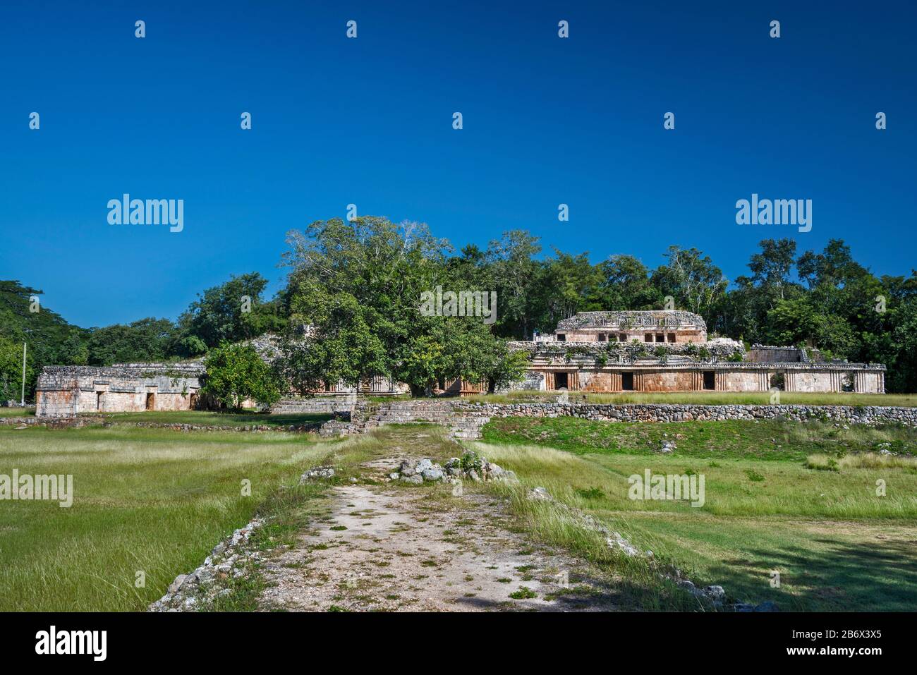 Ceremonial road (sacbe) to El Palacio, Mayan ruins at Labna ...