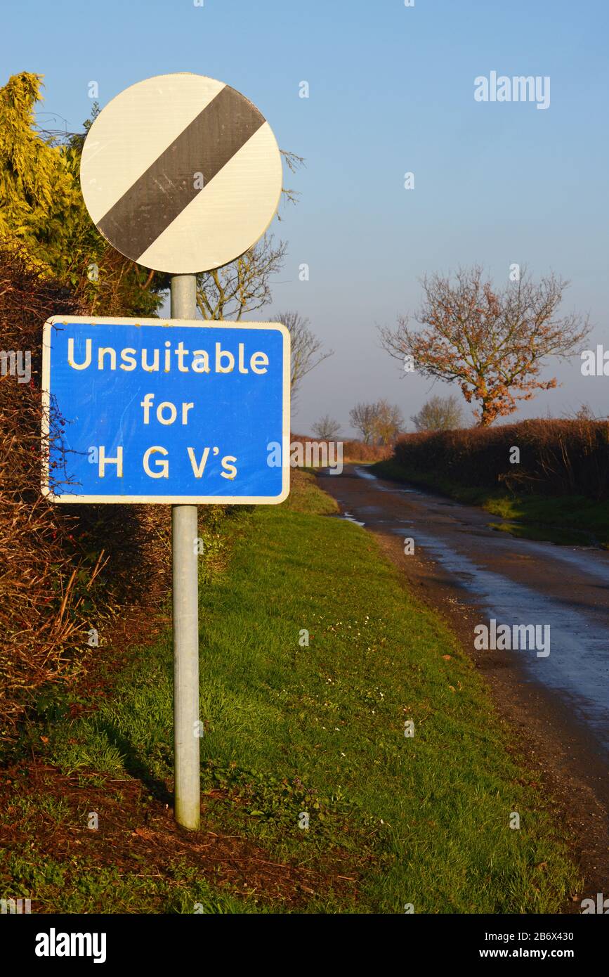 Warning sign of road unsuitable for hgv hi-res stock photography and ...