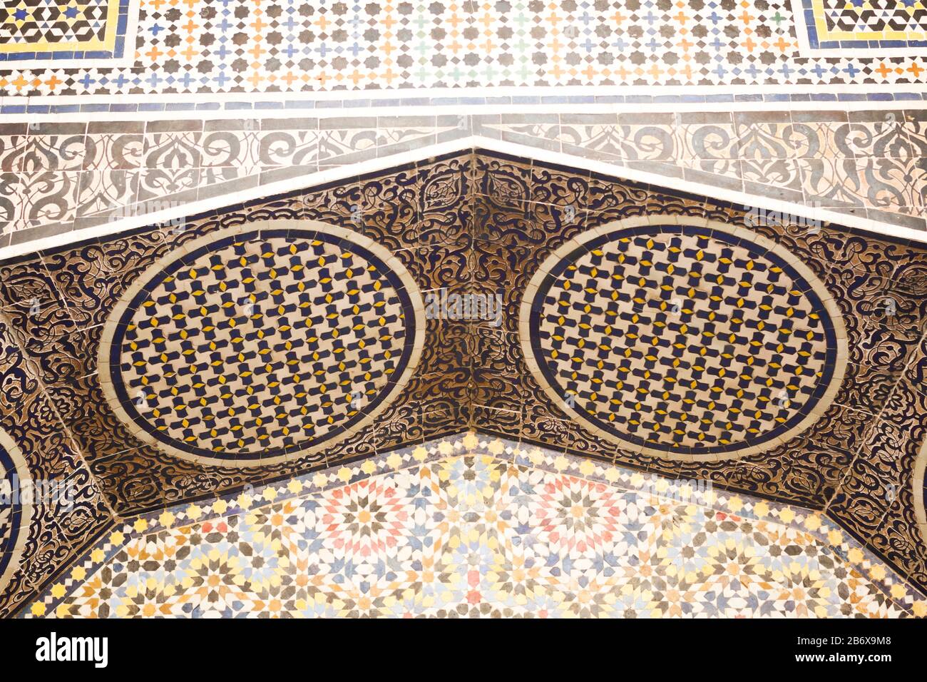 Tiled pattern circles patterns hi-res stock photography and images - Alamy