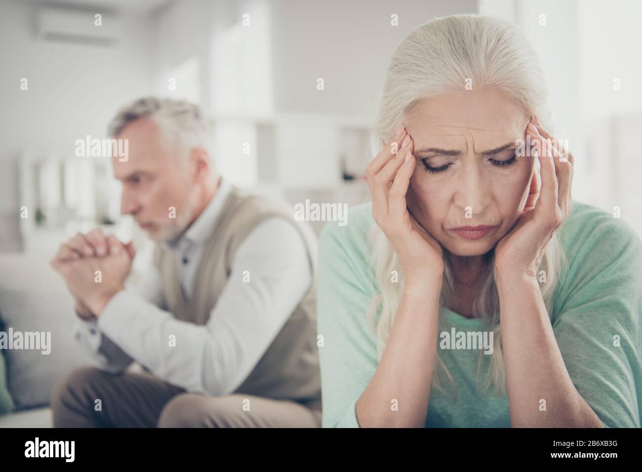 Old lady crying hi-res stock photography and images - Alamy