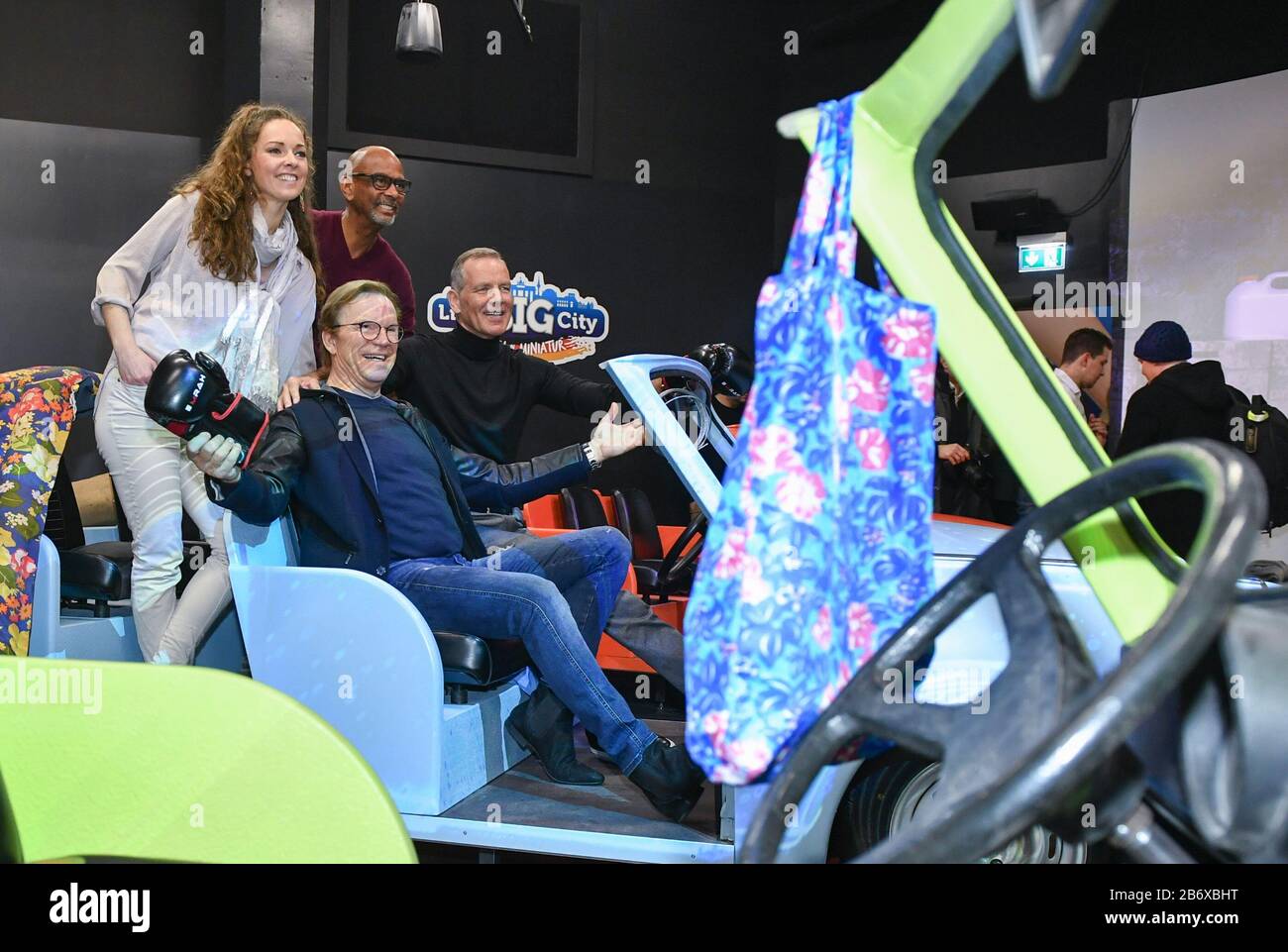 12 March 2020, Berlin: Singer Dominique Lacasa (l-r), presenter and ...