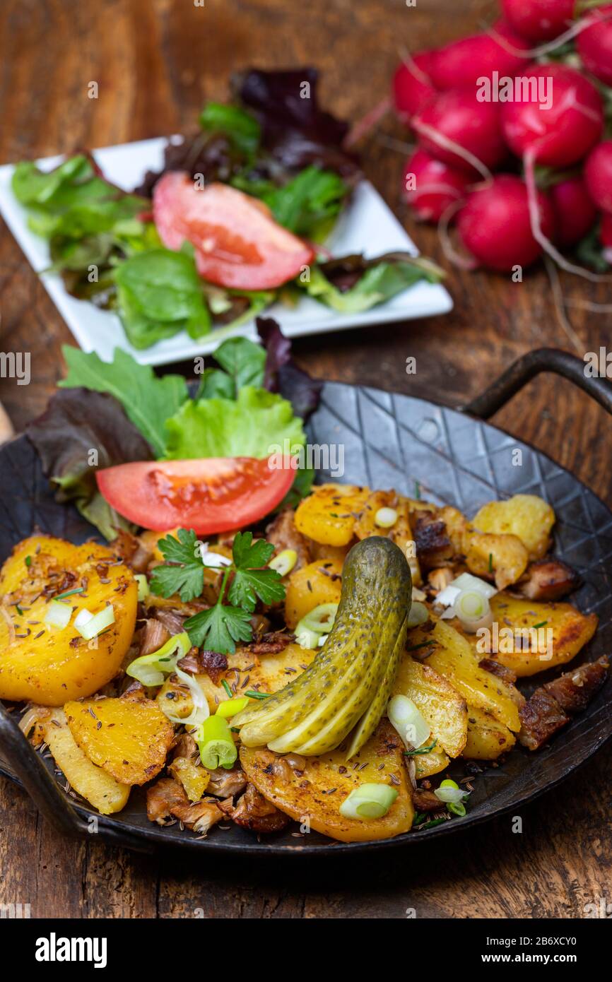 rustic tyrolean groestl on wood Stock Photo - Alamy