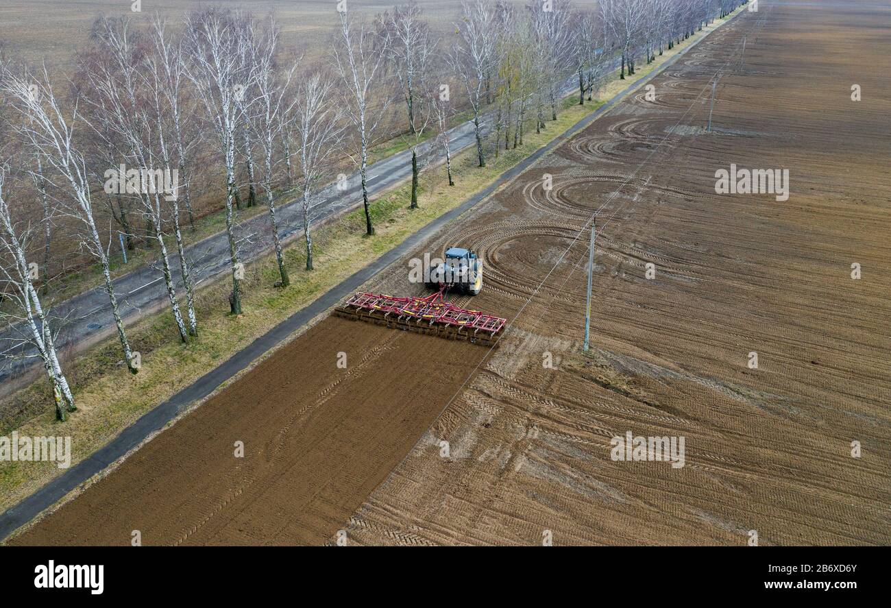 Top down view combine harvester hi-res stock photography and images - Alamy