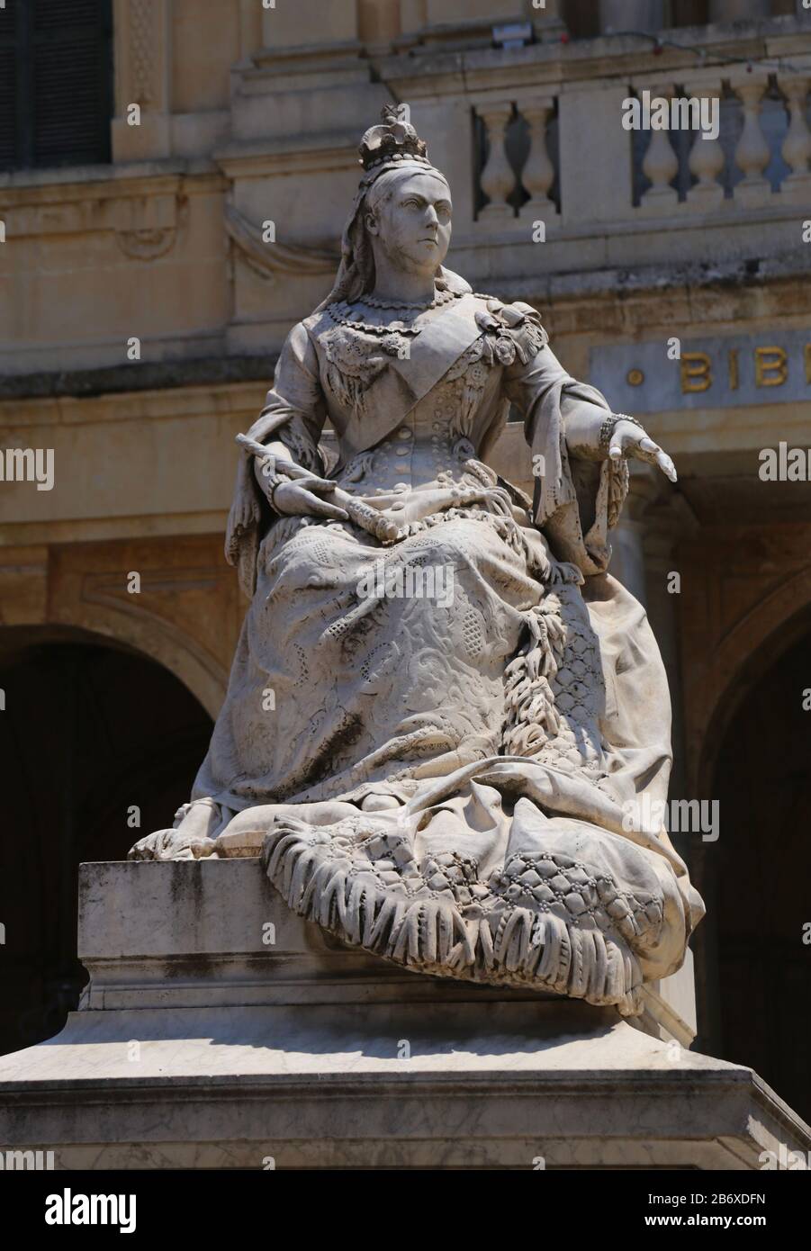 Queen victoria statue valletta hi-res stock photography and images - Alamy