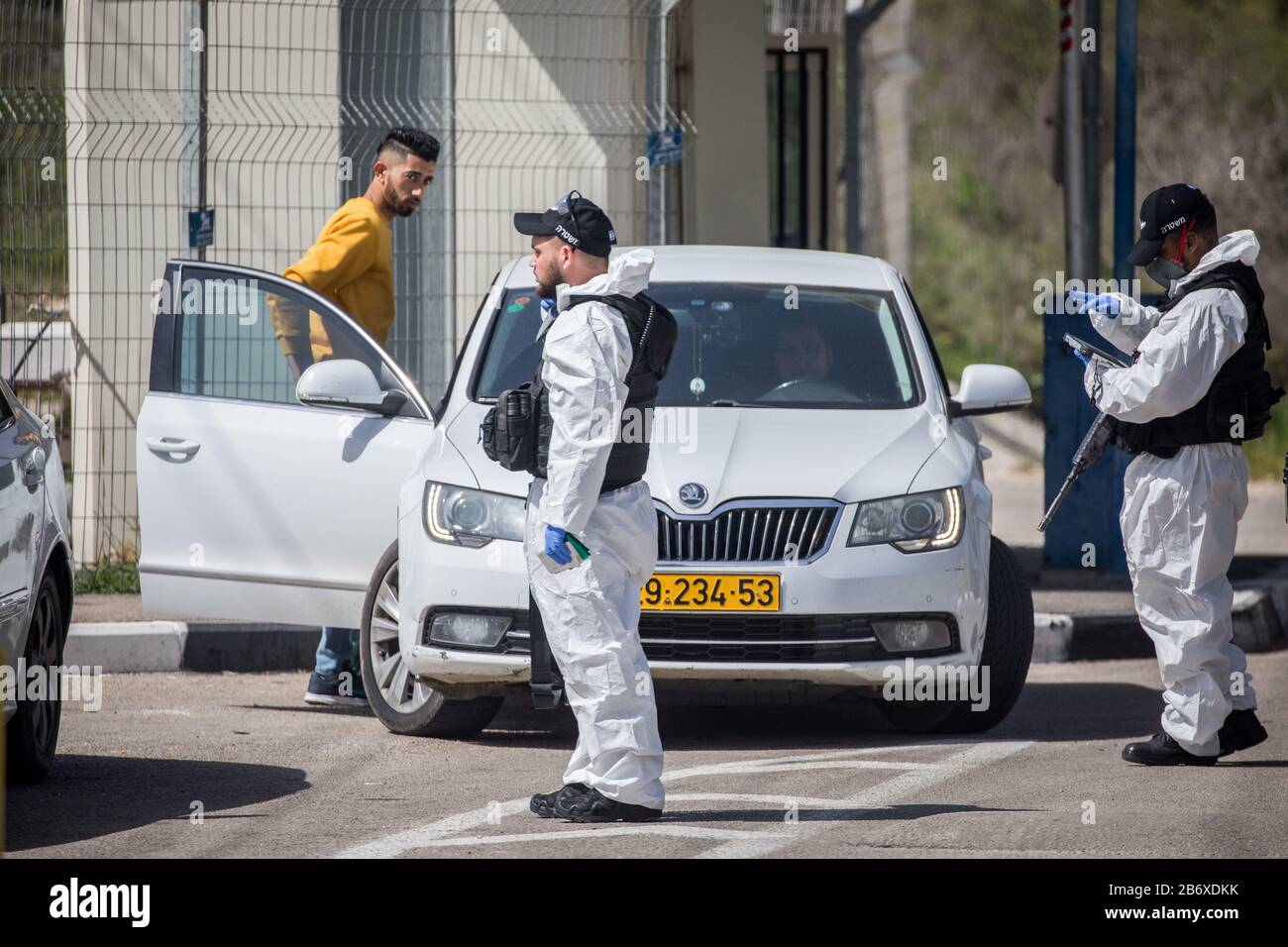 Israeli border police hi-res stock photography and images - Alamy