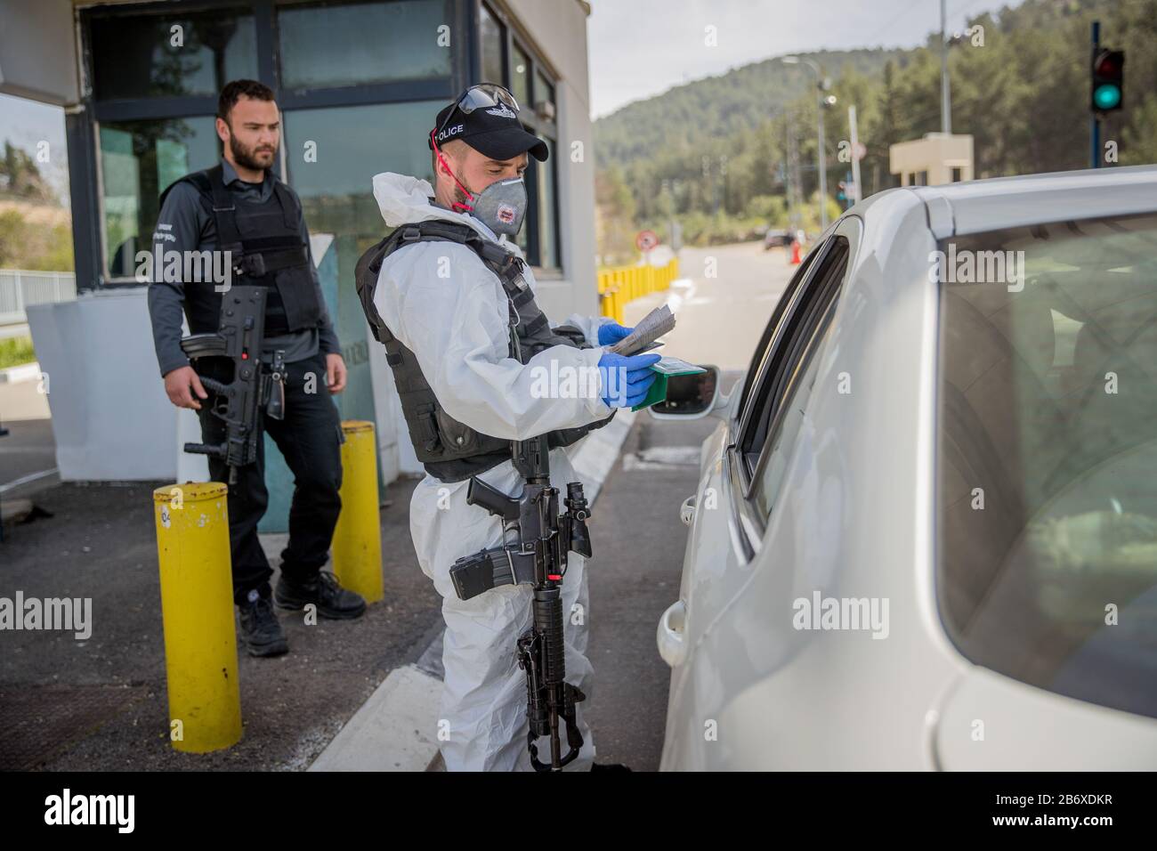 (200312) -- JERUSALEM, March 12, 2020 (Xinhua) -- An Israeli border ...
