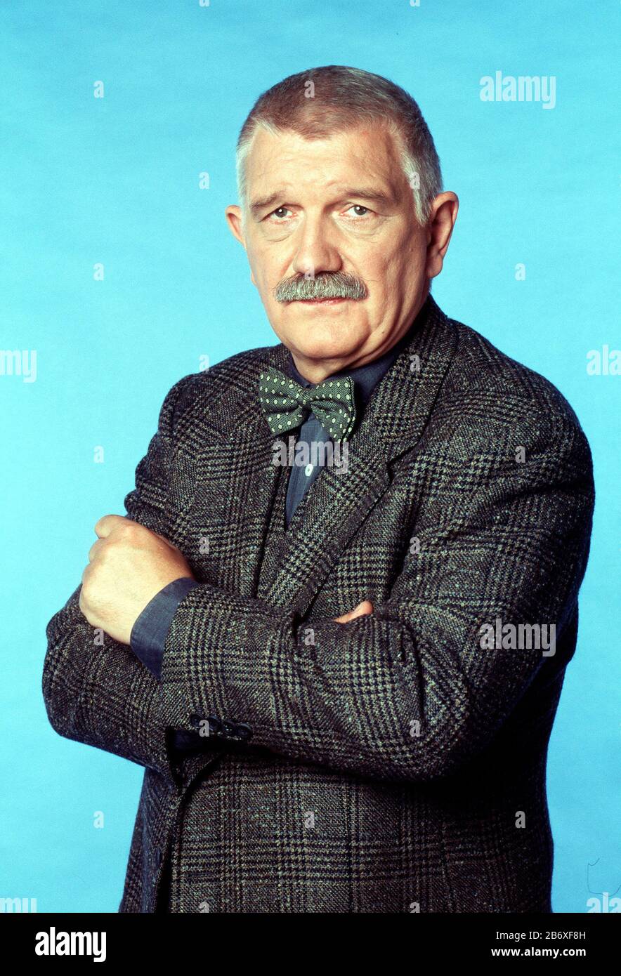 Deutscher Schauspieler KARL-HEINZ VON HASSEL spielt Kommissar Brinkmann ...